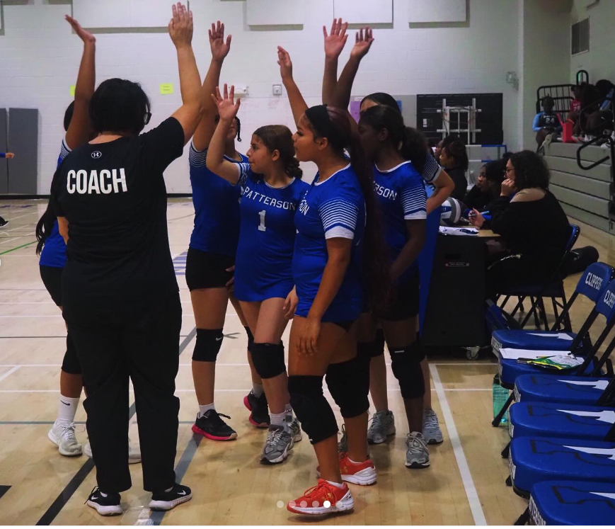Volleyball team adapts after change in leadership